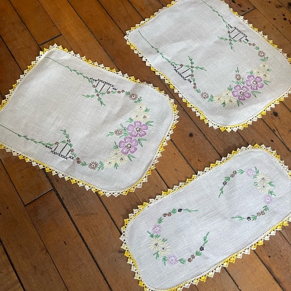vintage doilies | Accents | Vintage Linen Embroidered Doilies | Poshmark